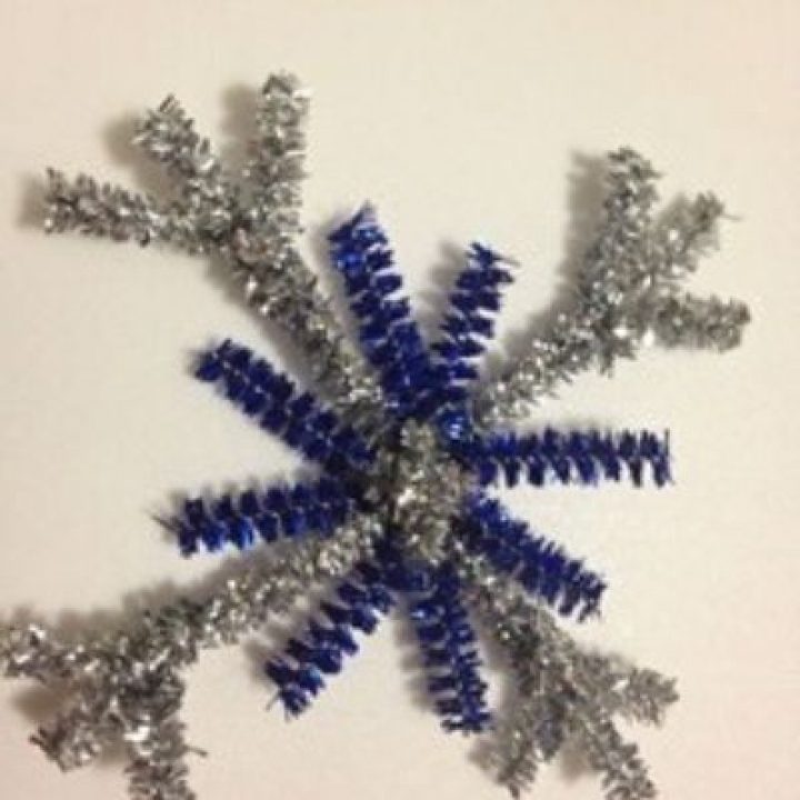 Pipe Cleaner Christmas Ornaments for the Christmas Tree