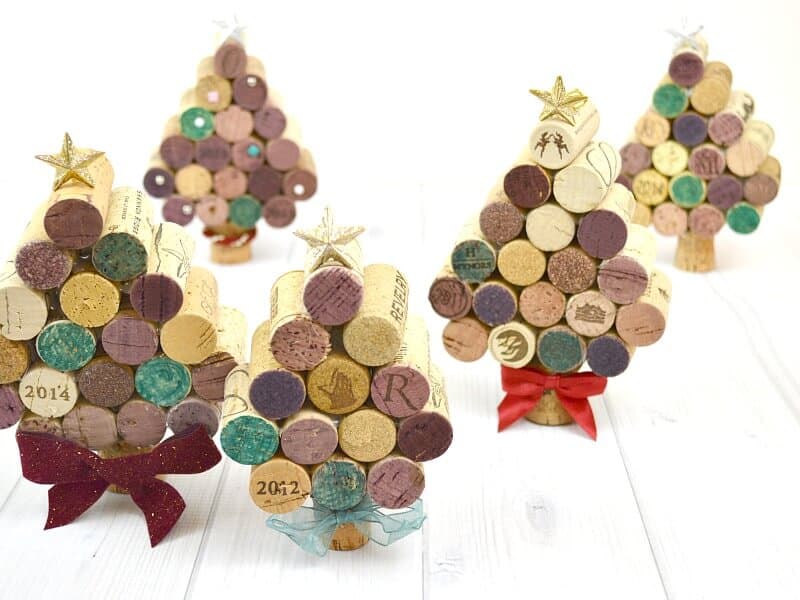 12+ Cute Cork Crafts for Christmas 2019