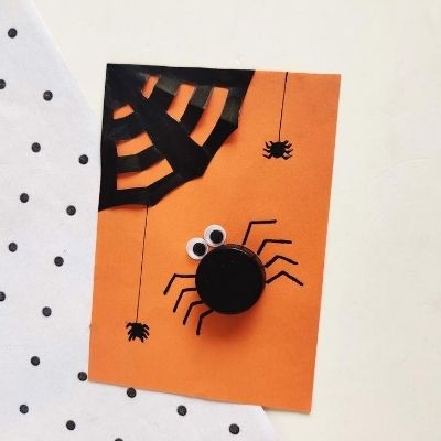 Bottle Lid Spider Craft - Easy Crafts For Kids