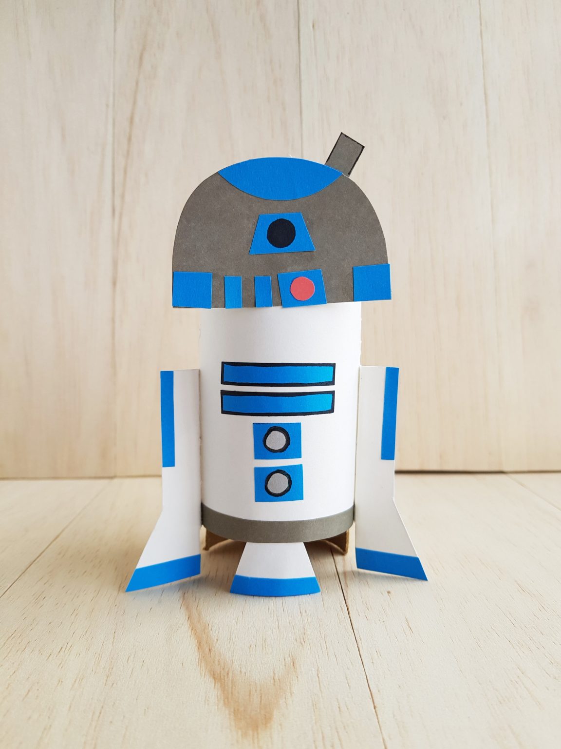 R2D2 Craft with Toilet Paper Roll - Easy Crafts For Kids