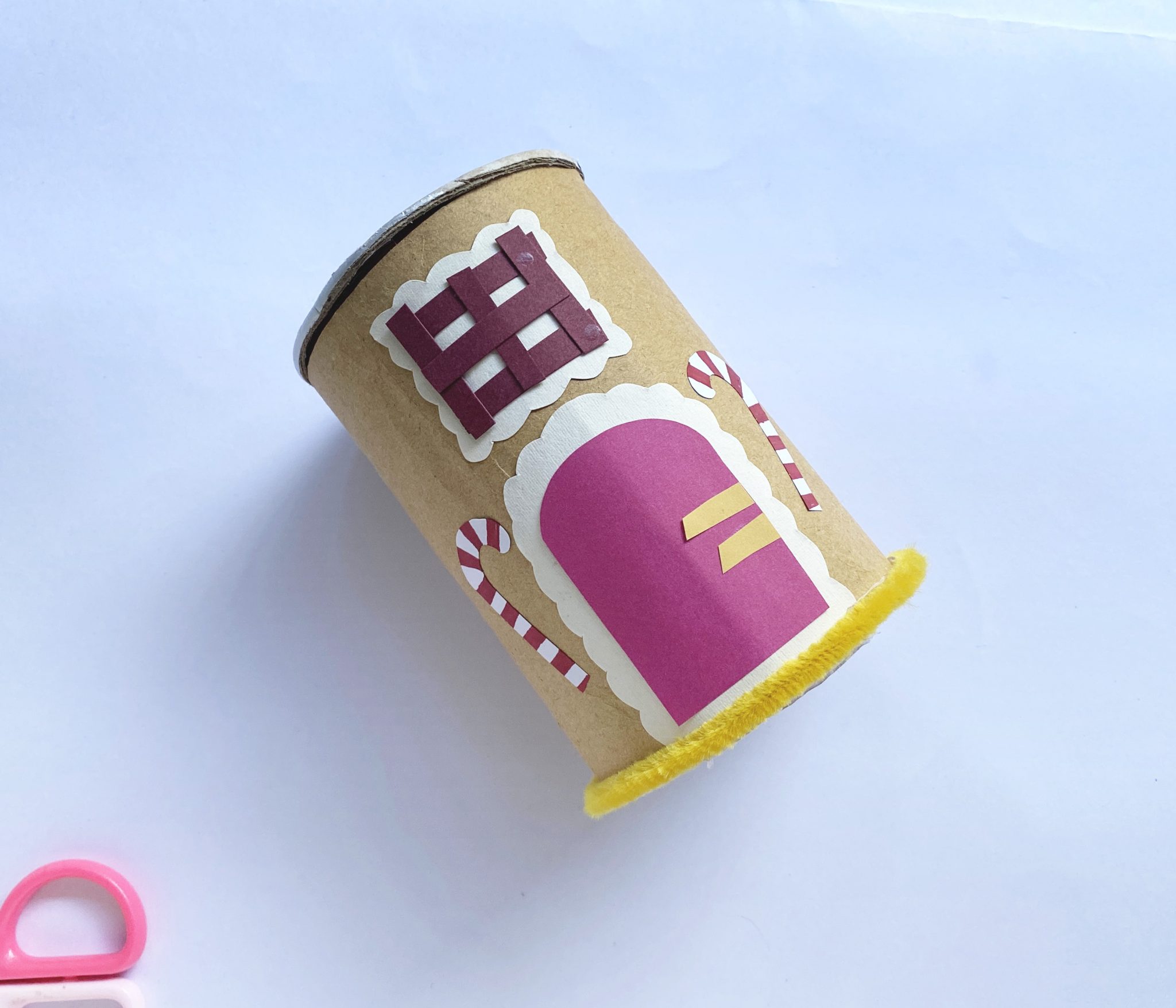How to Make a 3D Gingerbread House from a Pringles Container