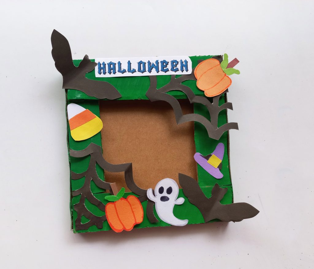 DIY Halloween Picture Frame Craft