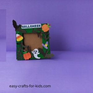 DIY Halloween Picture Frame Craft - Easy Crafts For Kids